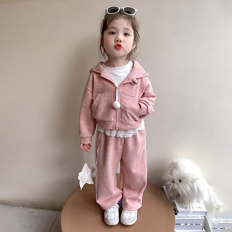 ・対象: 女の子・スタイル: カジュアル・セット内容: パンツ・セット点数: 2点・対象年齢: 3～8歳・シーズン: 春、秋・袖丈: 長袖・フード: なし・パンツ丈: 長ズボン・生地加工: 柔らか加工・厚さ: 普通・柄: 無地・実写画像: ...