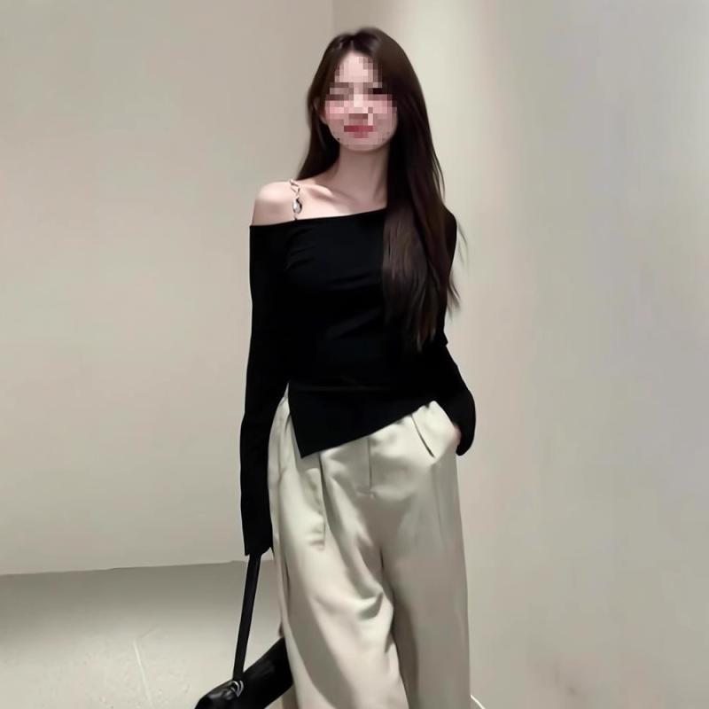 ・主な素材: 粘胶纤维・柄: 無地・スタイル: プルオーバー・袖丈: 長袖・工艺: 拼贴/拼接・フィット: スリム・着丈: 短め(40cm超50cm以下)・ネックライン: その他・袖のタイプ: レギュラー・流行の要素: 斜め肩、肩出し・カラ...