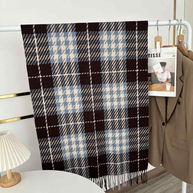 ・編み方: 経編・流行要素: フリンジ、格子柄・機能: 保温・スタイル: レトロ、港スタイル、文芸、英国レトロ、フランスレトロ・カラー: 灰米、黒米、米青、栗色、紺米、茶青、赤米、白黒・長さ: 175cm以上・メイン生地の組成含有量: 96...