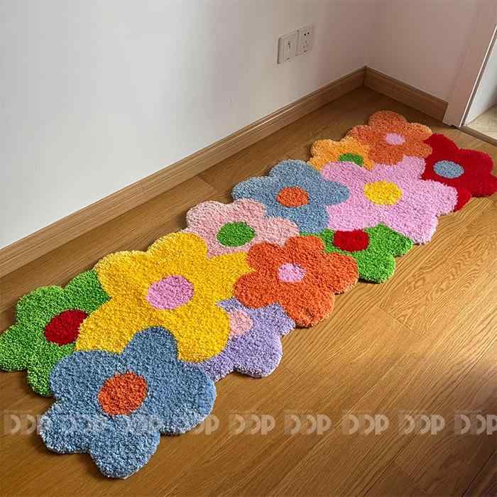 ・素材: ポリプロピレン繊維・形状: 変形・柄: 植物、花柄・洗濯方法: 洗濯機洗い・カラー: 小花柄・サイズ: 45cm×120cm・場所: リビング、寝室、書斎、バルコニー・製法: 植毛、ニードルパンチ・カテゴリ: ラグ/マット