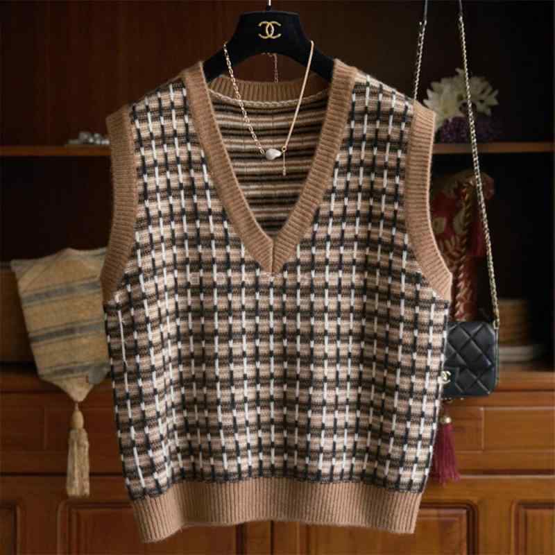 ・スタイル: レトロ・ネックライン: Vネック・柄: ストライプ、格子柄・素材: ウール・素材（%）: 95%以上・対象: 大人・性別: 女性・フィット: ゆったり・カラー: カーキ・サイズ: S、M