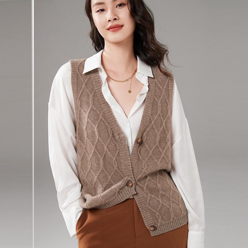 ・スタイル: 通勤・カテゴリ: ベスト/ジレ・着丈: 普通 (50cm超～65cm以下)・ネックライン: Vネック・柄: 無地・素材: カシミヤ・混紡率: 95%以上・カラー: キャメル、ベージュ・サイズ: M、L、XL・対象: レディース...