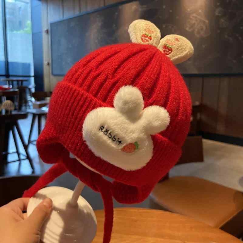 ・カテゴリ: 帽子・色: ピンク、赤、ベージュ、黄色、紫・サイズ: 2-24ヶ月・素材: 綿・素材（混紡率）: 綿61-70%・対象年齢: 6-12ヶ月、0-6ヶ月・つばの形状: つばなし・デザイン: 小さなウサギの耳当て付き