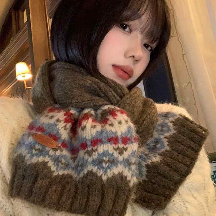 ・編み方: その他・流行の要素: 英字・機能: 保温・スタイル: 百搭、ファッションOL、シンプル・素材: 仿羊絨・主な生地成分: アクリル・主な生地成分の含有量: 31～50%・カラー: 茶色、赤色、ベージュ、緑色・長さ: 135～175...