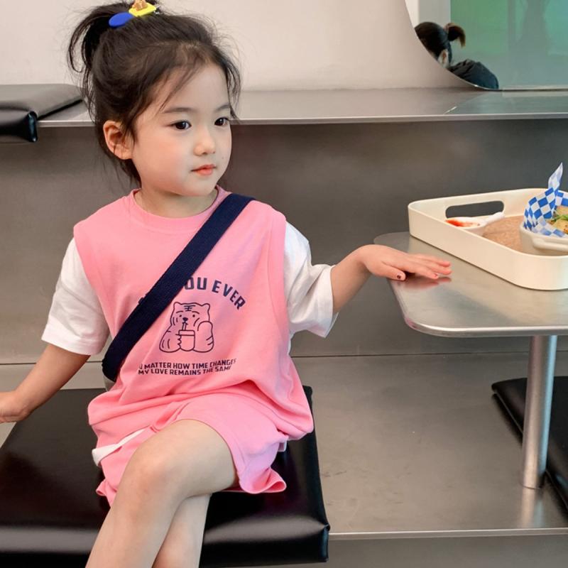 ・商品カテゴリ: 子供用セットアップ・対象: 女児・スタイル: カジュアル・セット内容: トップス、パンツ・セット枚数: 2枚・対象年齢: 3～8歳・対象身長: 100～140cm・袖丈: 半袖・パンツ丈: 短パン・生地の厚さ: 薄手・柄:...