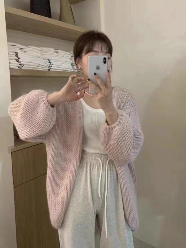 ・素材: ポリエステル・柄: 無地・スタイル: カーディガン・シルエット: ゆったり・袖丈: 長袖・ネックライン: Vネック・着丈: 普通丈（50cm<着丈≤65cm）・カラー: オフホワイト, ピンク, ライトブルー・サイズ: フリ...