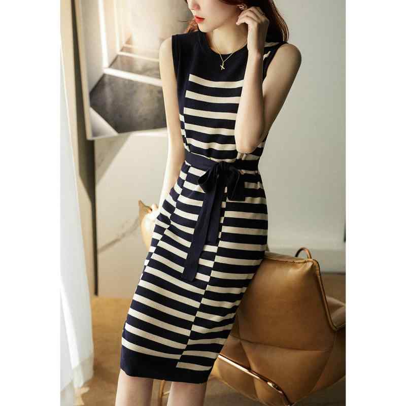 ・柄: ストライプ・スタイル: レトロ・袖丈: ノースリーブ・ネックライン: ラウンドネック・スカート丈: ミモレ丈・スカートの形: Aライン・素材: 綿・カラー: ネイビー/アプリコット・サイズ: S, M, L, XL・構成: ワンピー...