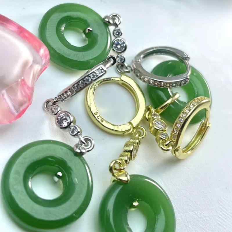 ・造型: 几何型・处理工艺: 镶宝石・颜色: XP20-白金色, XP20-金色・流行元素: 圆形・风格: 新中式・风格分类: 个性风潮・产品类别: 耳饰・适用人群: 女式・流行元素分类: 几何