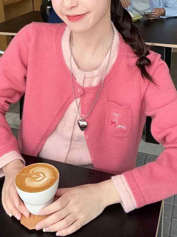 ・面料名称: 聚酯纤维・主な素材: 涤纶（聚酯纤维）・柄: 纯色・厚さ: 适中・組合せ形式: 假两件・款式: 基本款・フィット: 宽松型・袖のタイプ: 常规・ネックライン: 圆领・袖丈: 长袖・流行の要素: 纽扣・着丈: 普通款(50cm&...