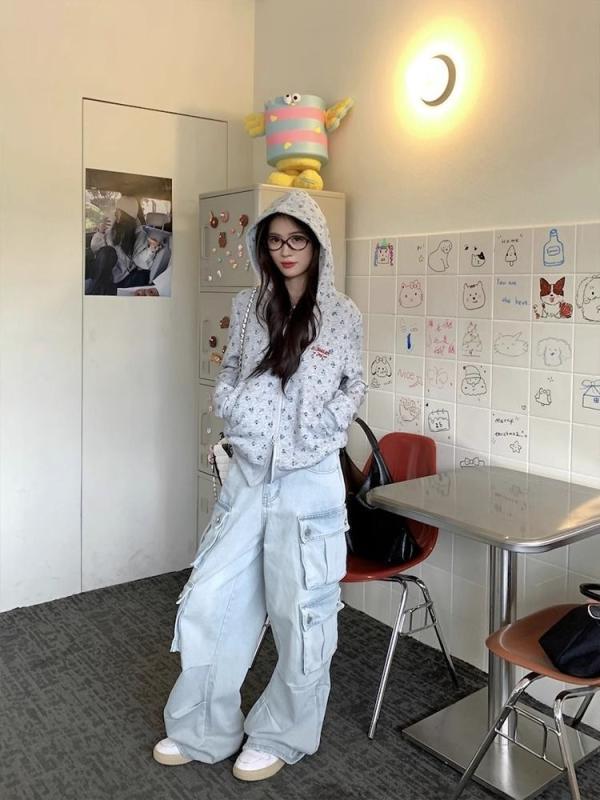 [ "・柄: 花柄", "・スタイル: カーディガン", "・フィット: ゆったり", "・構成: 単品", "・着丈: ミドル丈(50cm<着...