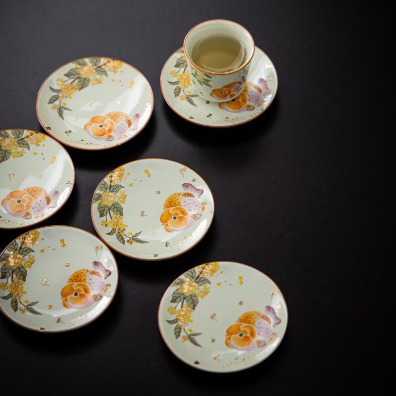・製品カテゴリ: カップマット・素材: 陶磁器・ロゴ印刷: 可能・スタイル: 中国風・仕様: 桂花金魚カップマット1個, 桂花金魚カップマット6個・サイズ: 無・色: デフォルト
