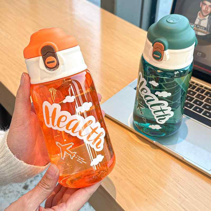 ・カテゴリ: 运动水杯・スタイル: 运动・機能: 密封防漏・構造: 单层・対象: 通用・模様: 字母・形状: 圆柱形・重量: 300g・対象者: 通用・セット: 1件套・容量: 680ml・材質: PC・様式: 带吸管・色: 藍色, 粉色,...