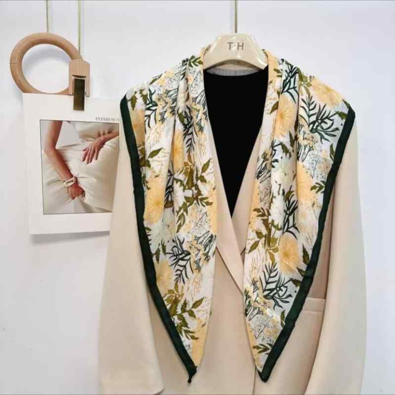 ・カテゴリ: スカーフ・カラー: 花団-ピンク, 花団-イエロー・素材: ポリエステル100%・サイズ: 70×70cm・スタイル: 方巾・編み方: 平織り