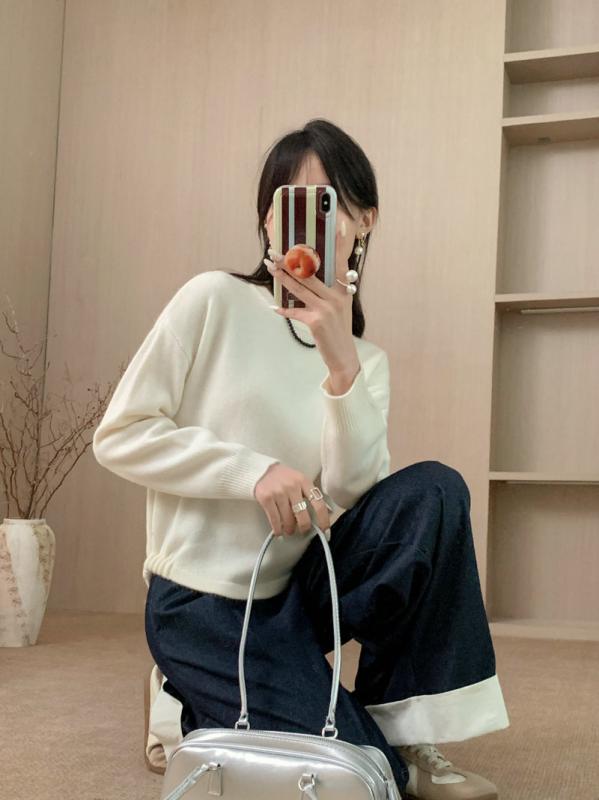 ・素材: 羊毛・柄: 無地・厚さ: 厚手・フィット: ゆったり・袖: 通常袖・ネックライン: ラウンドネック・袖丈: 長袖・流行のデザイン: プリーツ・着丈: ミドル丈（50cm～65cm）・製法: ドロープリーツ・色: ホワイト、グレー・...