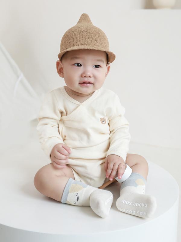 ・安全等级: A类・童袜材质: 精梳棉・适用性别: 中性/男女均可・儿童袜类别: 普通袜・童袜工艺: 提花・童袜功能: 透气・筒高: 中筒・是否有跟: 是・是否脚踩: 否・厚薄: 中等・图案: 卡通・元素: 卡通, 可爱・主面料成分: 棉・...