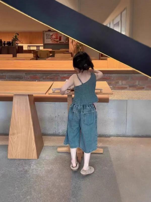 [ "・スタイル: カジュアル", "・セット内容: パンツ、トップス", "・対象: キッズ", "・袖丈: ノースリーブ", "・厚さ: 薄手&q...