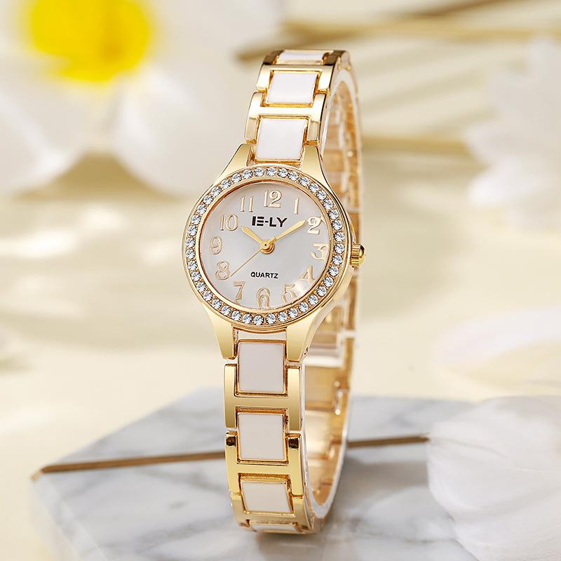 [ "・モデル: ELY815", "・機能: 装飾, 世界時間", "・表示タイプ: アナログ", "・対象者: レディース", "・スタイル: フ...