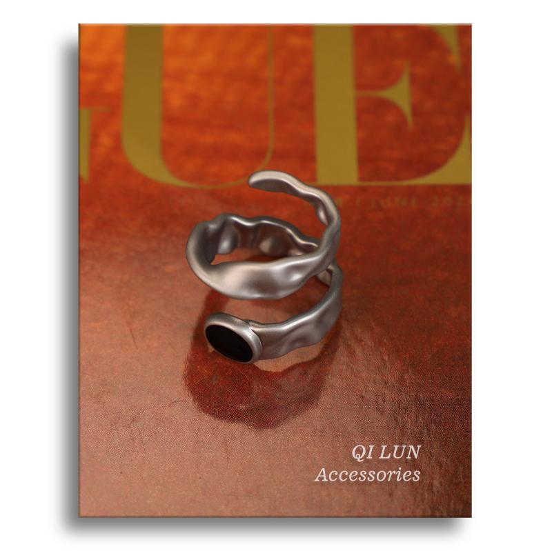 ・種類: リング・素材: 銅・形状: 幾何学型・加工方法: 電気メッキ・スタイル: 個性・対象: 女性・カラー: 啞銃黒, 啞白k・流行要素: 円形, 環形, 線・カテゴリー: 手飾り