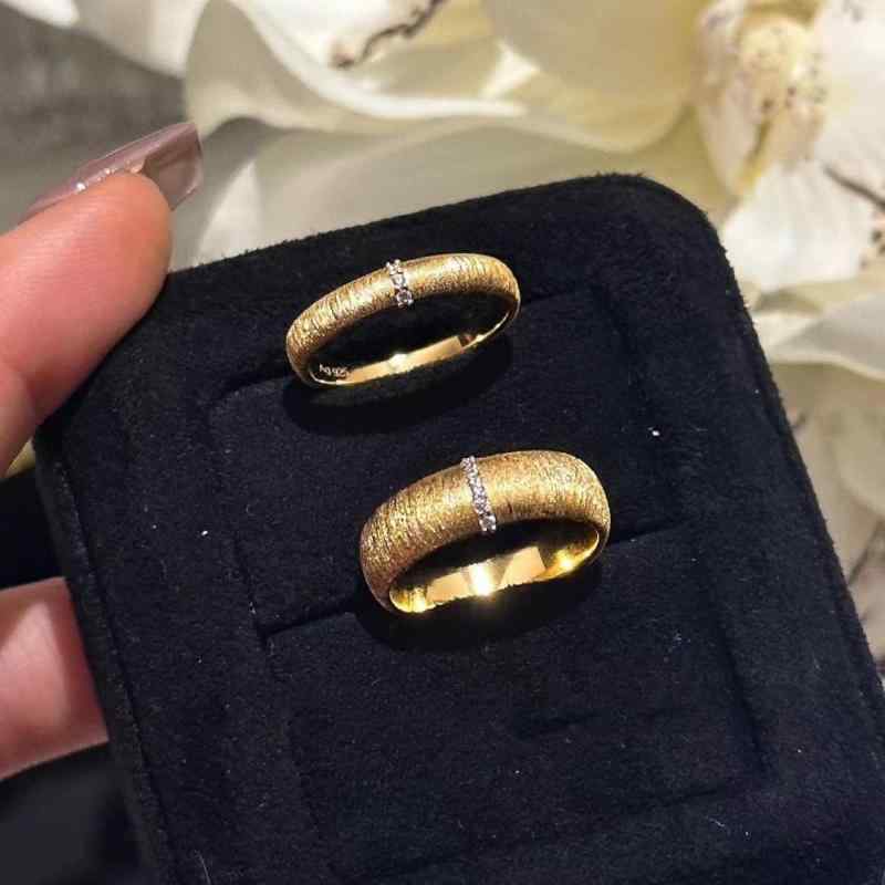 ・素材: 銅・デザイン: 皇冠、几何型・加工方法: 电镀・カラー: ラ丝排钻（金色宽版）, ラ丝排钻（银色宽版）, ラ丝排钻（银色窄版）, ラ丝排钻（金色窄版）・流行要素: 百合, 玫瑰花, 山茶花・スタイル: 古风・风格分类: 文艺复古・...