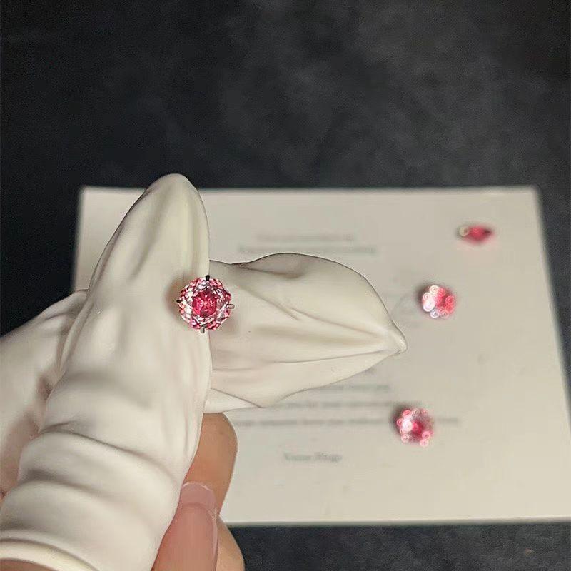 ・処理技法: 電鍍・造型: 花卉・カラー: 6mm夹心血红玫瑰切单只, 8mm夹心血红玫瑰切单只・流行要素: 玫瑰花・スタイル: 韩版韩式・スタイル分類: 清新甜美・製品カテゴリ: 耳飾・対象者: 女性・流行要素分類: 植物花卉