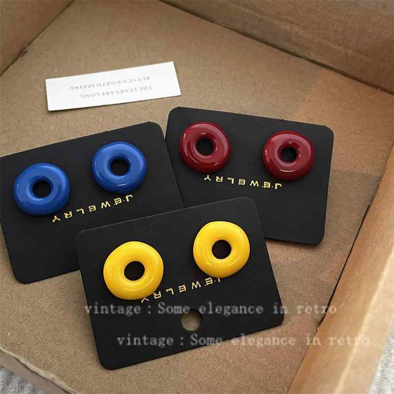 ・処理工芸: 滴油・造型: 幾何型・カラー: レッド, ブルー, イエロー・流行元素: 円形・スタイル: ins風・対象: 女式・製品カテゴリー: 耳飾・流行元素分類: 幾何