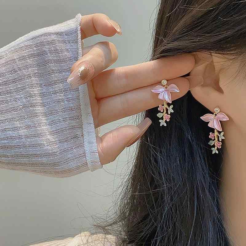 ・素材: 合金・造型: 花卉・処理工芸: 手工・カラー: 0901ピンク花弁・流行要素: 花・スタイル: 韓国風・対象: 女性・流行要素分類: 植物花卉・製品カテゴリ: イヤリング