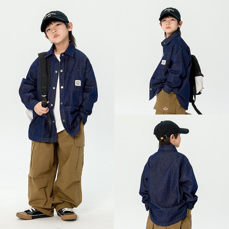 ・性別: 男児・対象年齢: 中小児(3~8歳, 100~140cm)・スタイル: カジュアル・ネックライン: 襟付き・生地: 柔らかい・袖丈: 長袖・柄: 無地・季節: 春、秋・要素: トレンド・主な生地の成分: 綿94%・安全レベル: B...