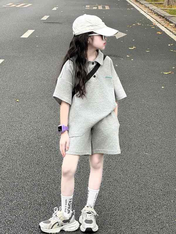 ・スタイル: カジュアル・セットタイプ: パンツセット・袖丈: 半袖・パンツ丈: 短パン・生地: 柔らかい加工・厚さ: 普通・柄: 無地・素材: ポリエステル85%・タイプ: プルオーバー・カラー: 灰色セット, 紫色セット・対象身長: 1...