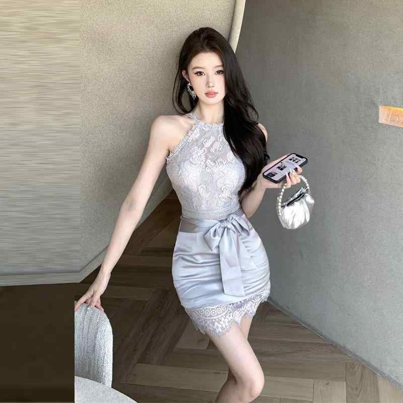 ・スタイル: 街頭風・袖丈: ノースリーブ・ネックライン: ホルターネック・スカート丈: ミニ・スカートタイプ: タイト・色: ブルー、ブラック・サイズ: S, M, L, XL・主な素材: その他・生地の素材: その他・要素: 蝶結び、レ...