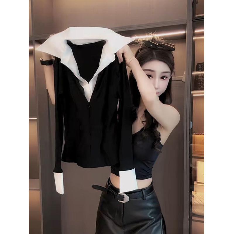 [ "・图案: 纯色", "・款式: 拼接", "・袖长: 长袖", "・工艺: 拼贴/拼接", "・版型: 修身型", "・衣长...