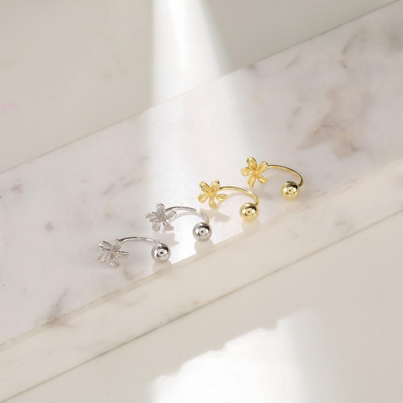 [ "・処理方法: 電気メッキ", "・モチーフ: 花", "・カラー: 金色, 白金", "・純度: 925シルバー", "・テイスト: 小清新, ...