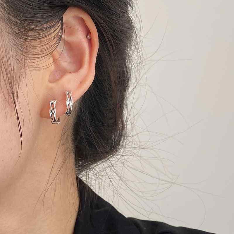 ・スタイル: 女式・造型: 几何型・处理工艺: 手工・カラー: 复古银・纯度: 925银・流行要素: 不对称・风格: 个性・材质纯度: 925银・製品カテゴリ: 耳饰・対象: 男女兼用・贵金属质量: 5・流行要素分類: 形状/图案