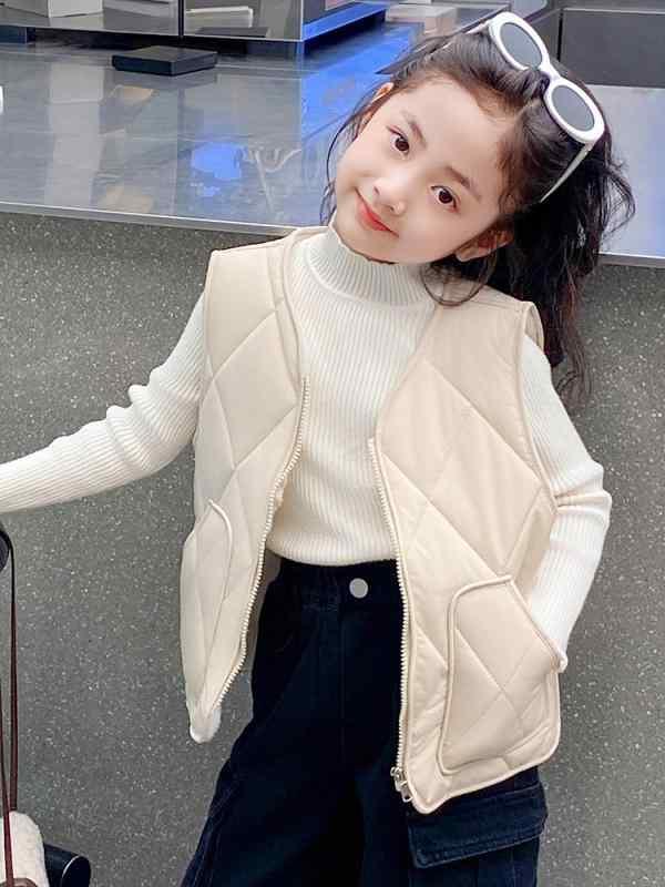 [ "・性別: 中性/男女兼用", "・スタイル: カジュアル", "・対象年齢: 中小児童(3~8歳、100~140cm)", "・シーズン: 冬、秋", &...