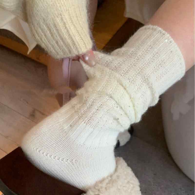 ・機能: 防臭・適用性別: 女・主な素材: 綿・筒丈: ミドル・針数: 200N・適合シーズン: 秋、オールシーズン・カテゴリ: カジュアルソックス・色: オフホワイト, クリーム, 抹茶, ダークグレー, ダークブラウン, ブラック・スタ...