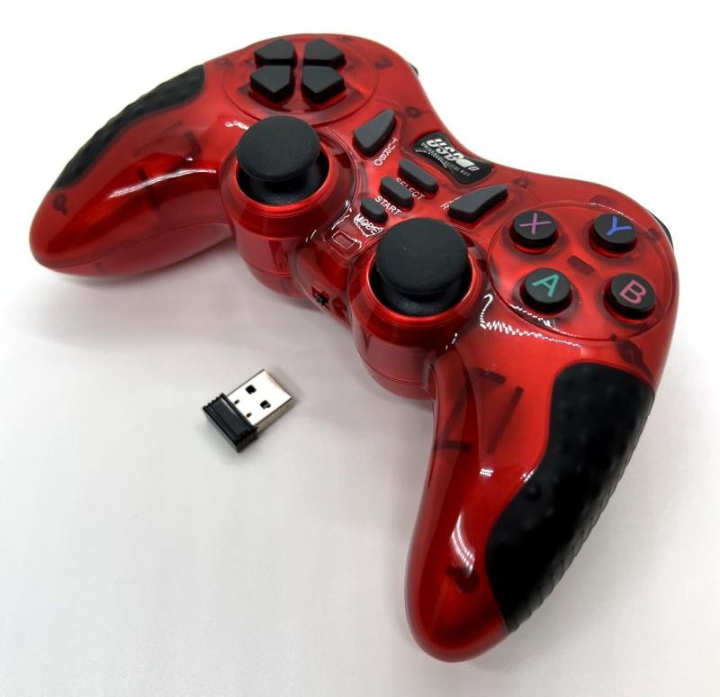 PC 連射機能付きワイヤレスコントローラー (レッド)PC用のUSB接続 2.4GHz ワイヤレスコントローラーです。連射機能も搭載されております。USB端子にレシーバーを取り付けて、コントローラー側のスイッチをONにするだけで、使用可能で...