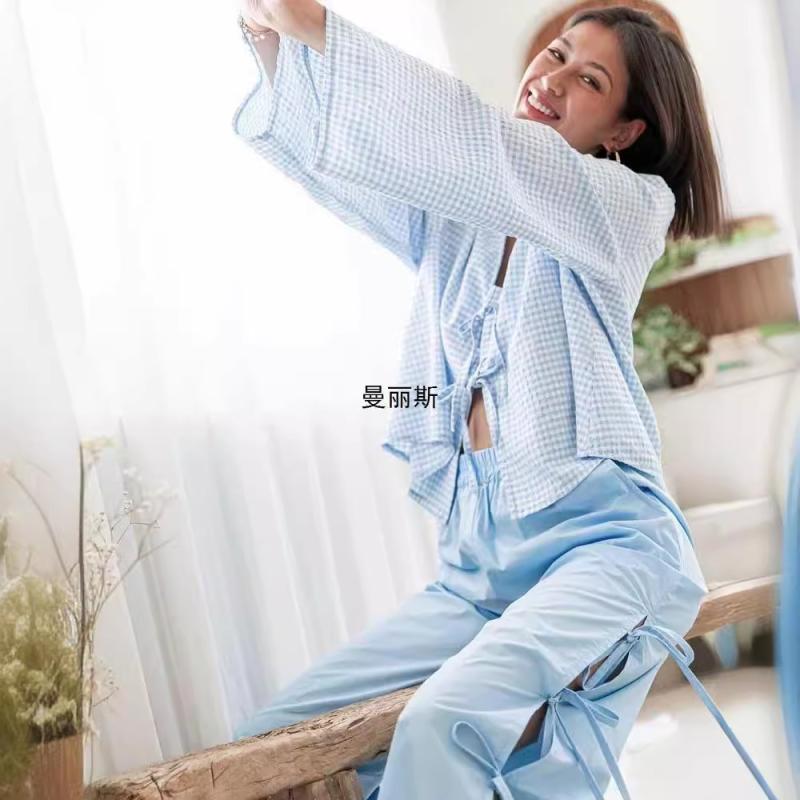 ・カテゴリ: シャツ・スタイル: 御姐風・主な素材: ポリエステル・袖丈: 長袖・柄: 無地・カラー展開: ブルー・サイズ展開: S、M、L・フィット: ルーズフィット・ネックライン: Vネック