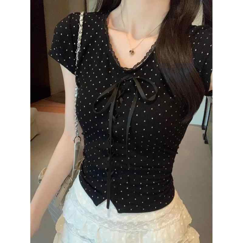 ・カテゴリ: Tシャツ・スタイル: 私服名媛、御姐風、性感辣妹・主な素材: ポリエステル繊維・ネックライン: ポロ・袖丈: 無袖・サイズ展開: S、M、L、XL・カラー展開: ブラック