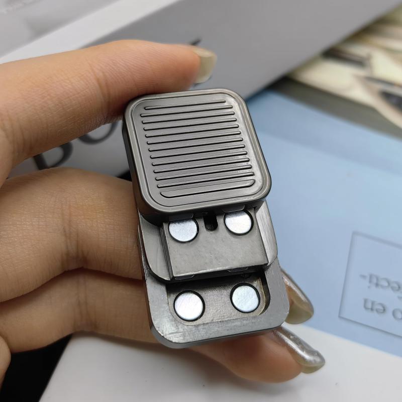 3層 亜鉛合金 フィジェットトイ, デスクトイ ストレス解消, 2.4cm x 2.4cm x 0.47cm, 41g, プッシュポップバブル, オフィス遊び用高品質素材: 亜鉛合金製で耐久性が高く、表面は滑らかな仕上げで快適な触り心地を実...