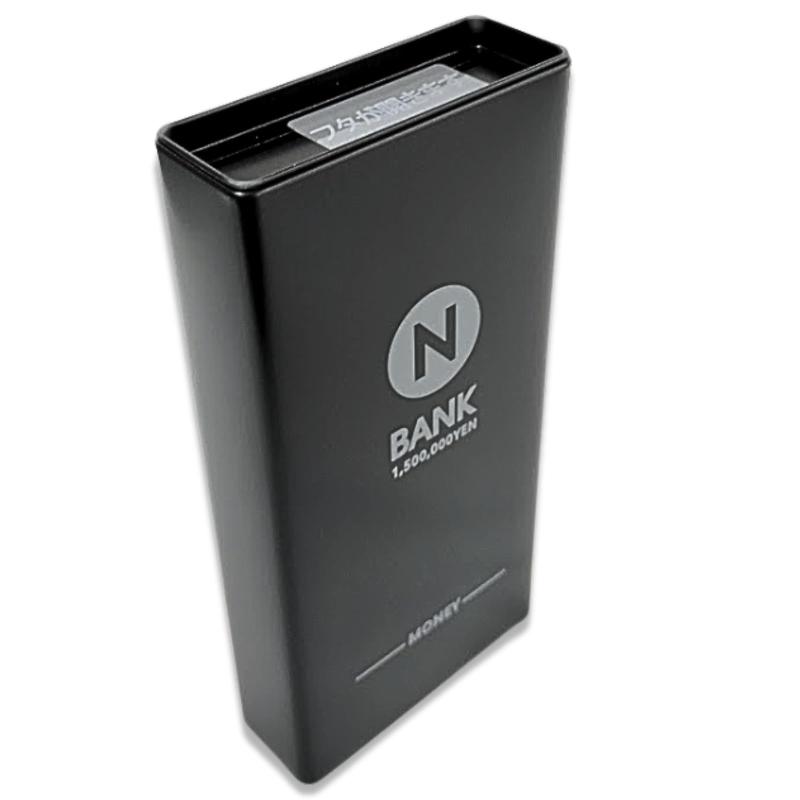 お札専用 貯金箱 150万円貯められる 上蓋取り外し可能 ブリキ 大容量✅お札専用の貯金箱。150枚収納可能で、1,000円札で15万円、10,000円札で150万円貯められます。✅ブリキ製のモノトーン（ホワイト・ブラック）なデザインで、イ...