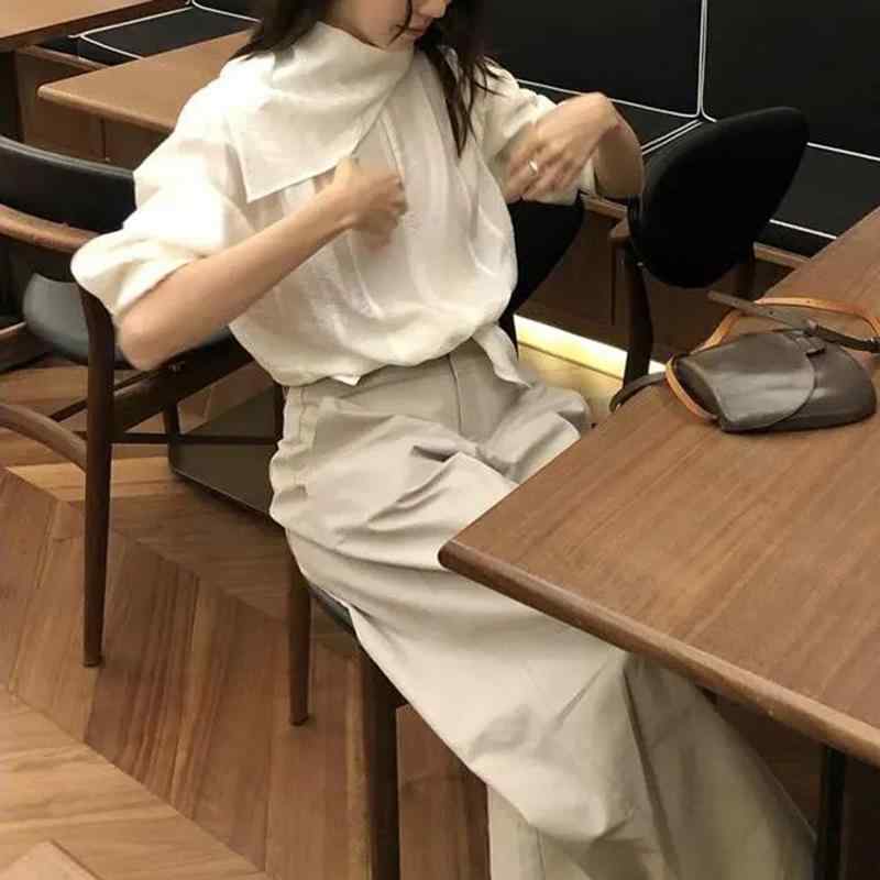 ・素材: 綿・パンツの長さ: 長ズボン・スタイル: ストレートパンツ・ウエスト: ハイウエスト・厚さ: 普通・ポケット: あり・カラー: ホワイト、ライトグレー・サイズ: S、M、L・スタイル: 韓国・カジュアル・主な素材の含有量: 95%...