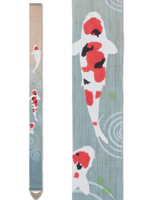 京都洛柿庵 のれん Tsj-020 細タペ「丹頂大正三色」麻 100% タペストリー 細タペストリー 掛け軸 インテリア 和モダン 和風【立身出世と長寿の象徴】 「泳ぐ宝石」とも呼ばれる錦鯉をモチーフにした作品。錦鯉は、立身出世、長寿、富を...