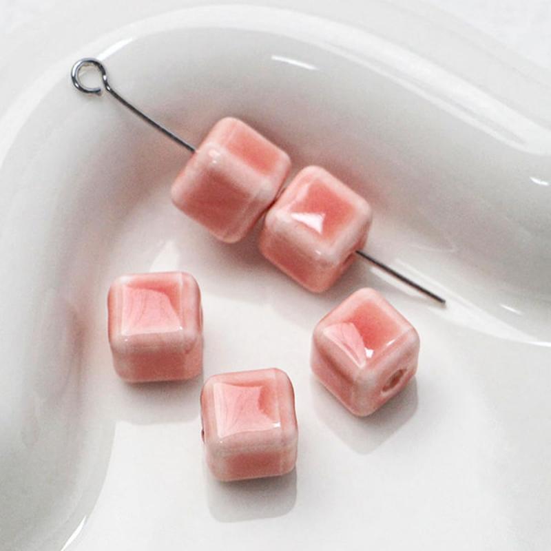 KONHOME ピンクセラミックビーズ 10個セット 陶器玉 かわいいDIY彫刻ルーズビーズ ハンドメイド 磁器フラワー ラウンドビーズ ネックレス ブレスレット用品 デコパーツ ビーズ 和装小物 クラ