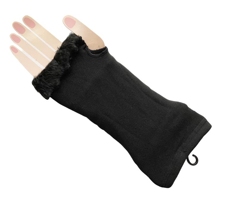 ハンドウォーマー 指なし 手袋 レディース メンズ あったか 裏シャギー 起毛 アームウォーマー アームカバー ブラック暖かいハンドウォーマーです。黒色フリーサイズ【素材】ポリエステル・ポリウレタン、裏シャギー起毛で毛布に包まれているような...