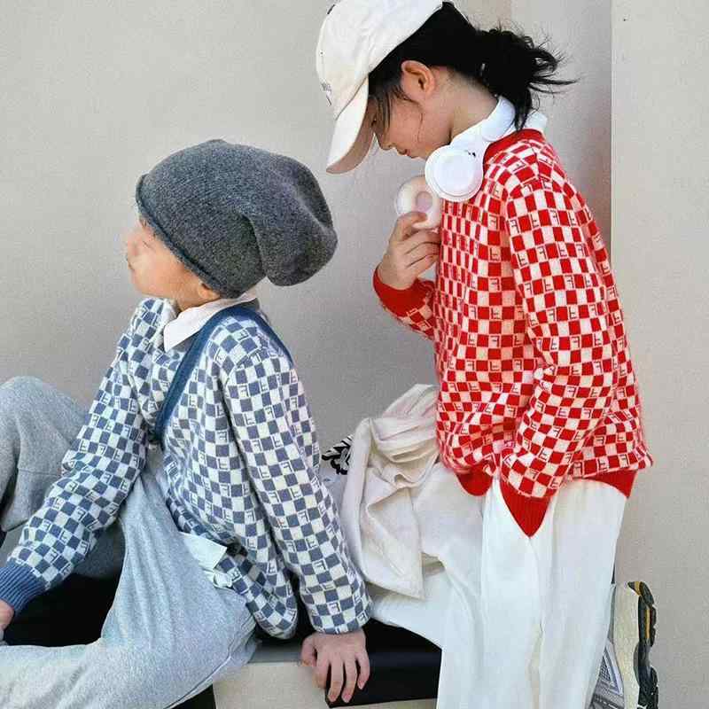 ・適用性別: 男女兼用・スタイル: 韓国版・適合年齢: 3～8歳 (100～140cm)・適合シーズン: 冬、秋・毛糸の太さ: 普通・厚さ: 普通・袖丈: 長袖・閉鎖タイプ: プルオーバー・パターン: 格子柄・実写画像: モデルあり・在庫:...