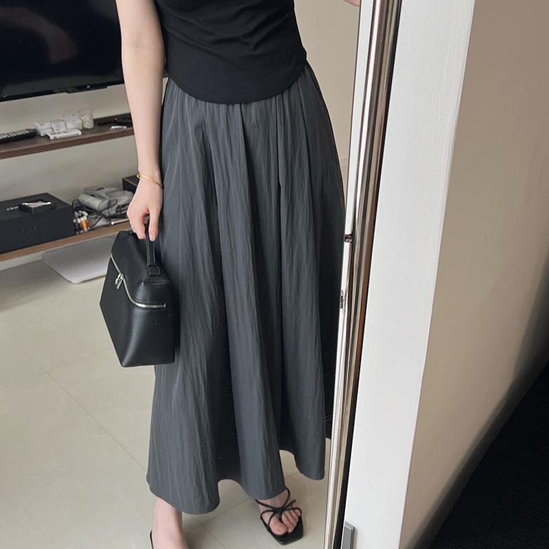 [ "・主な素材: ポリエステル繊維", "・主素材含有量: 70-80%", "・主素材2: ナイロン", "・主素材2含有量: 30%以下", "...