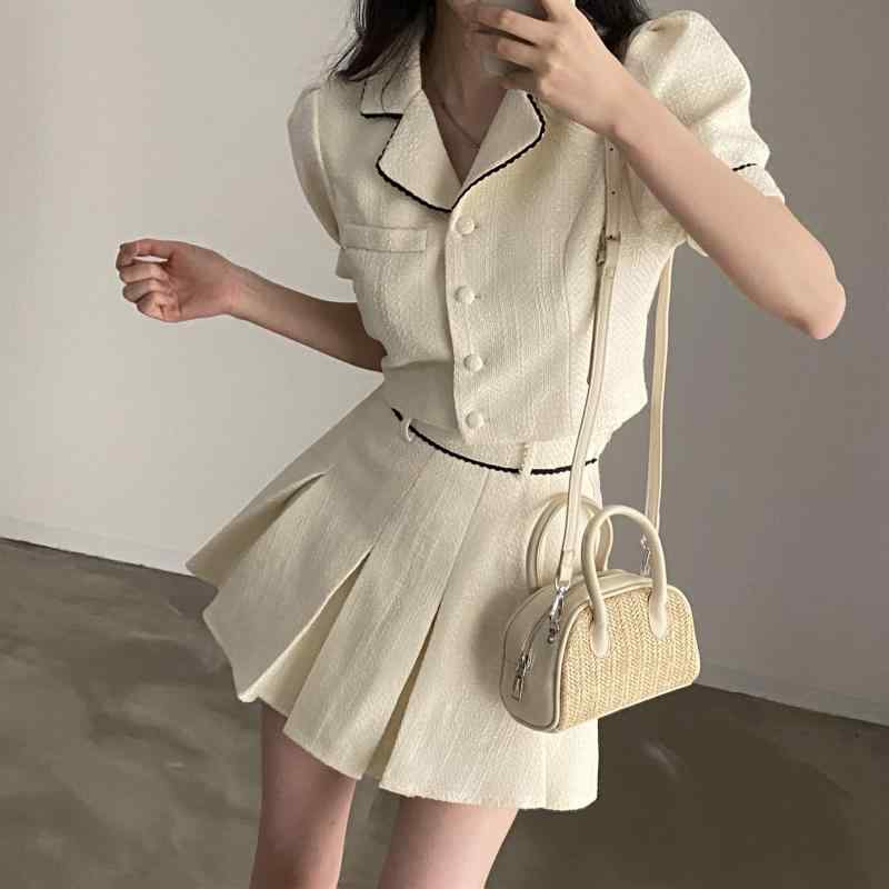 ・スタイル: 小香風・カテゴリ: スカートセット・柄: 無地・スカート丈: ショート・袖丈: 3/4袖・袖型: ノーマル・カラー展開: アプリコット・サイズ展開: S、M・主な素材: ポリエステル・主な素材含有率: 70%～80%