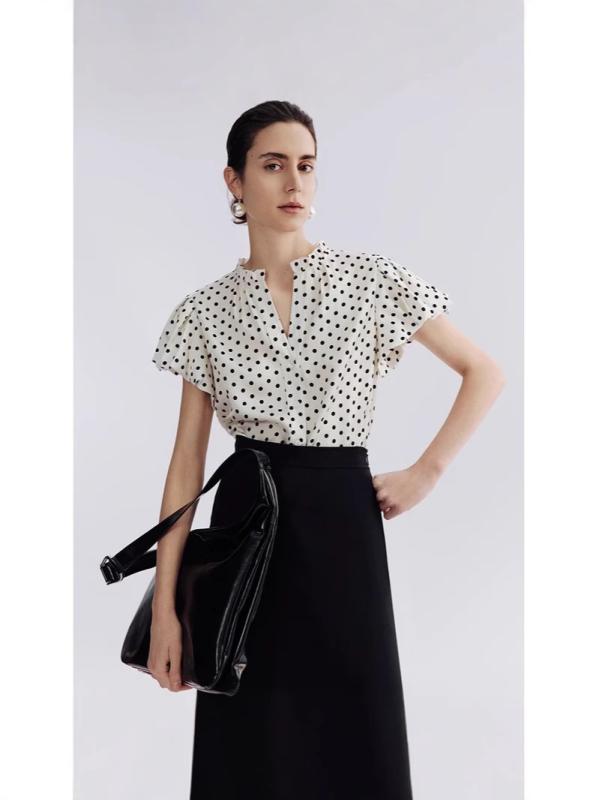 ・カテゴリ: Tシャツ・スタイル: 通勤・主な素材: 氨纶50-70%、ポリエステル50-70%・ネックライン: Vネック・袖丈: 短袖・袖型: 標準・柄: ポット・カラー展開: 米白色・サイズ展開: S、M、L、XL、XXL・フィット: ...