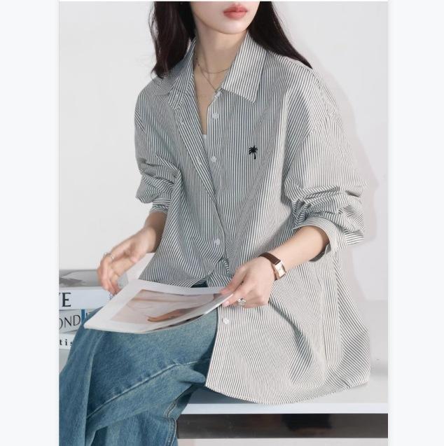 ・カテゴリ: シャツ・スタイル: 休闲・主な素材: ポリエステル30-50%、綿50-70%・柄: 条紋・タイプ: 开衫・袖丈: 長袖・加工: 拼接・フィット: ゆったり・衣丈: 普通・ネックライン: 翻領・袖型: 標準・カラー展開: グレ...