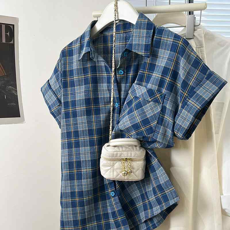 ・主な素材: 綿100%・柄: 条紋・スタイル: 開襟・袖丈: 短袖・版型: ルーズフィット・袖型: バットスリーブ・流行要素: コントラストカラー・カラー展開: ブルー・サイズ展開: S、M、L、XL・襟型: ポロ襟・ドア襟: シングルブ...