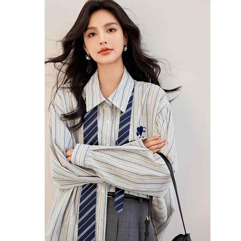 ・カテゴリ: シャツ・スタイル: 通勤・主な素材: ポリエステル70-80%、スパンデックス30%未満・柄: ストライプ/チェック・袖丈: 長袖・衣長: 普通(50-65cm)・ネックライン: ポロ・袖型: 繋がり袖・デザイン: 刺繍・ディ...